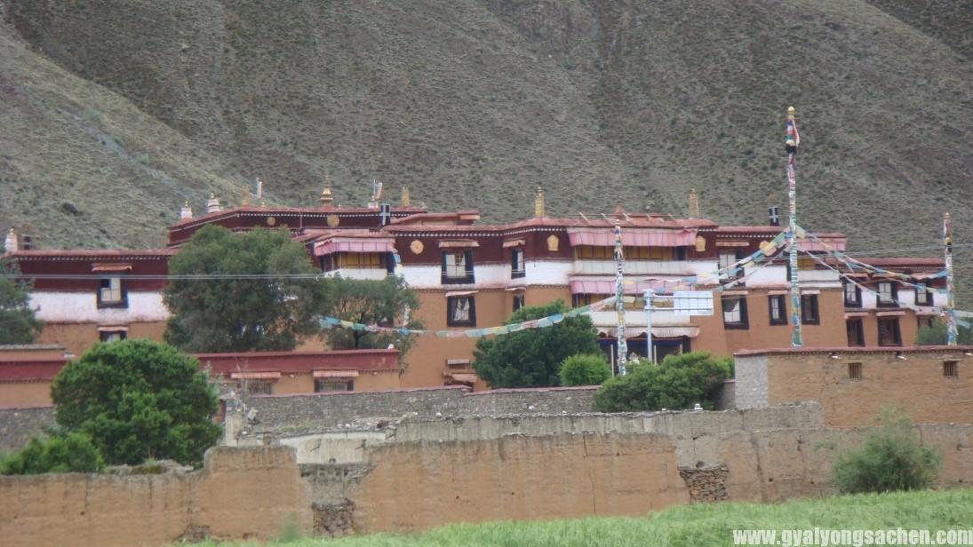 གོང་དཀར་རྡོ་རྗེ་གདན། – རྒྱལ་ཡོངས་ས་ཆེན་དྲ་བ།